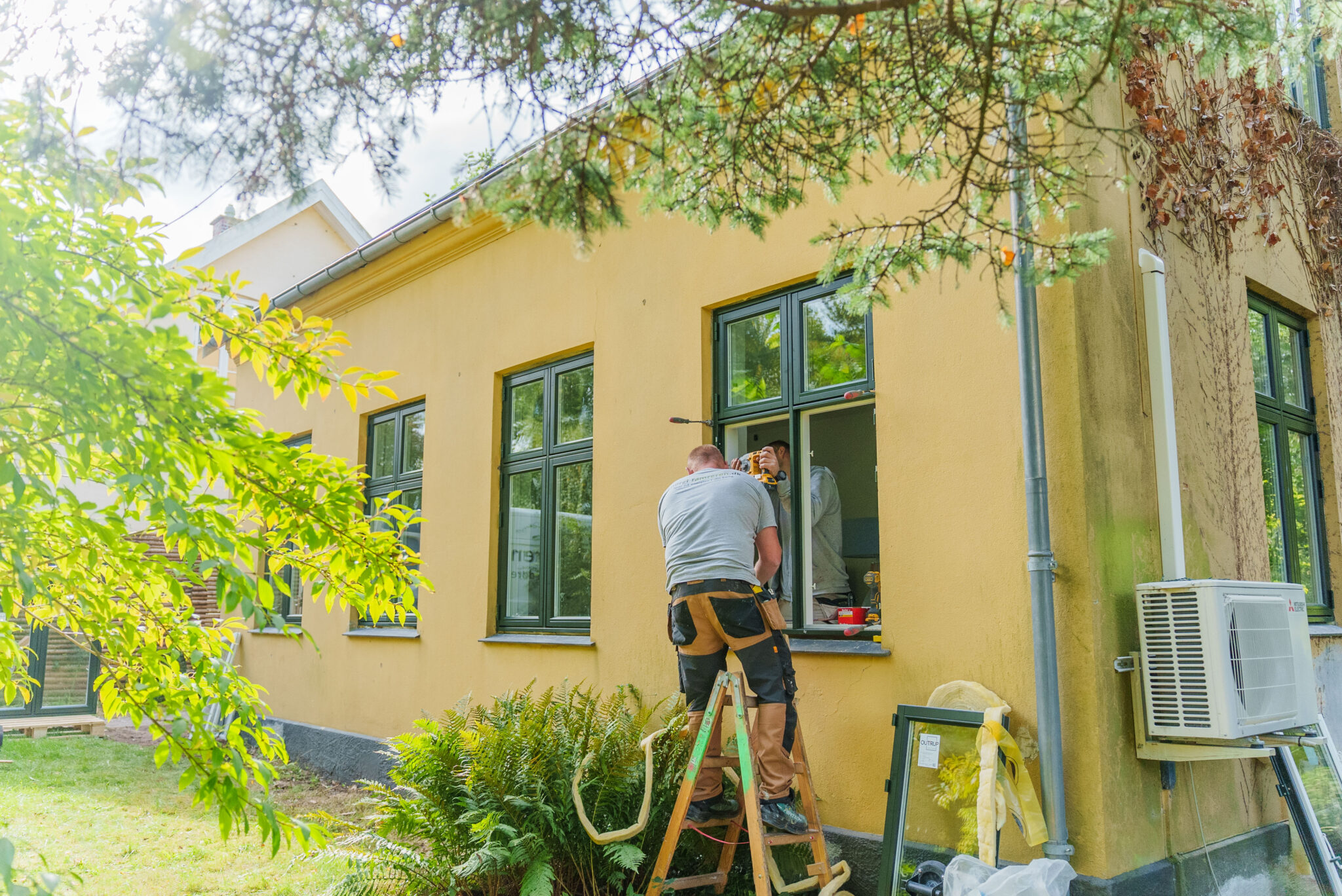 Outline Vinduer & Døre | Montering med Kvalitet – Energitømreren